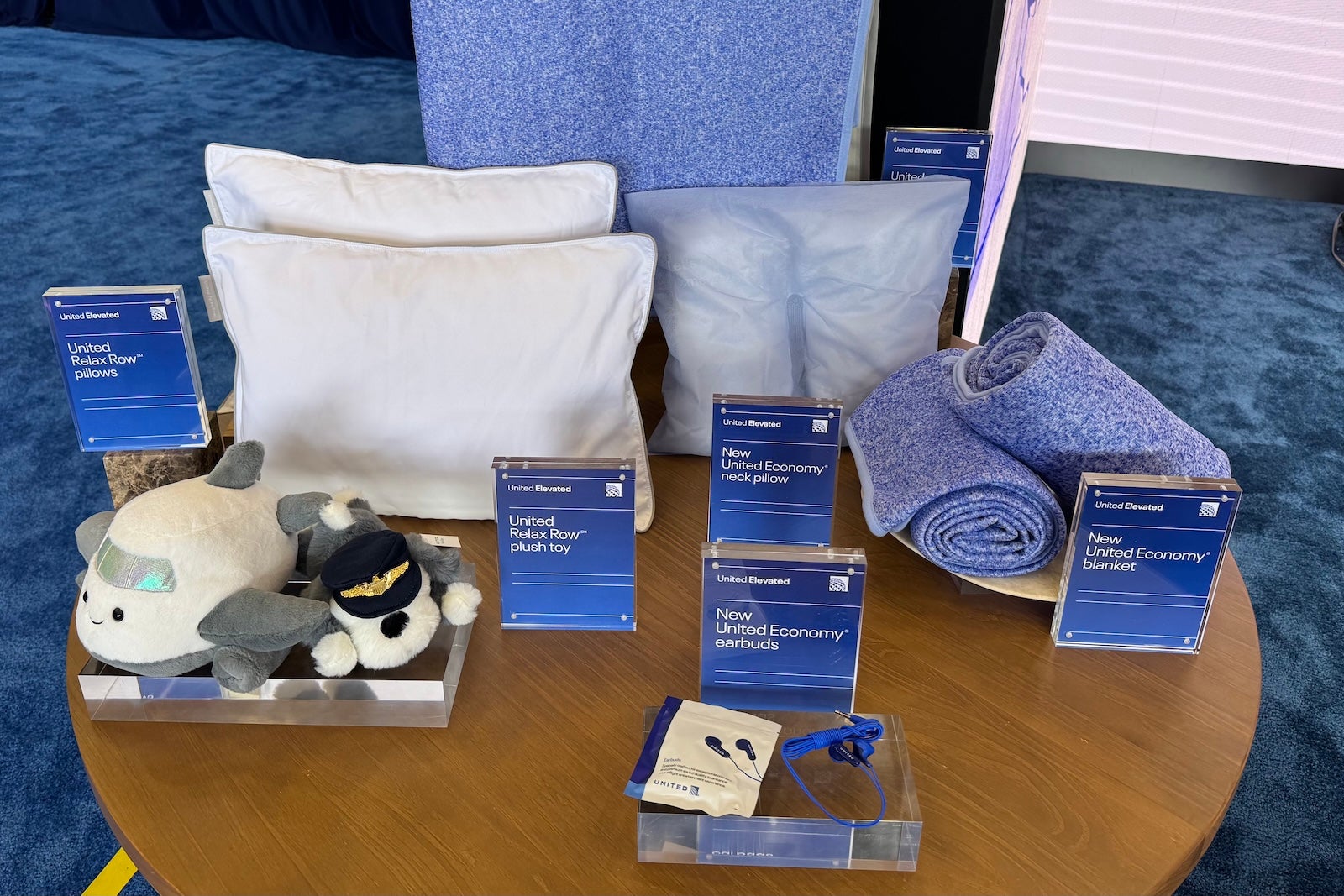 United to introduce economy seats that turn into 'couches' in 2027 ...